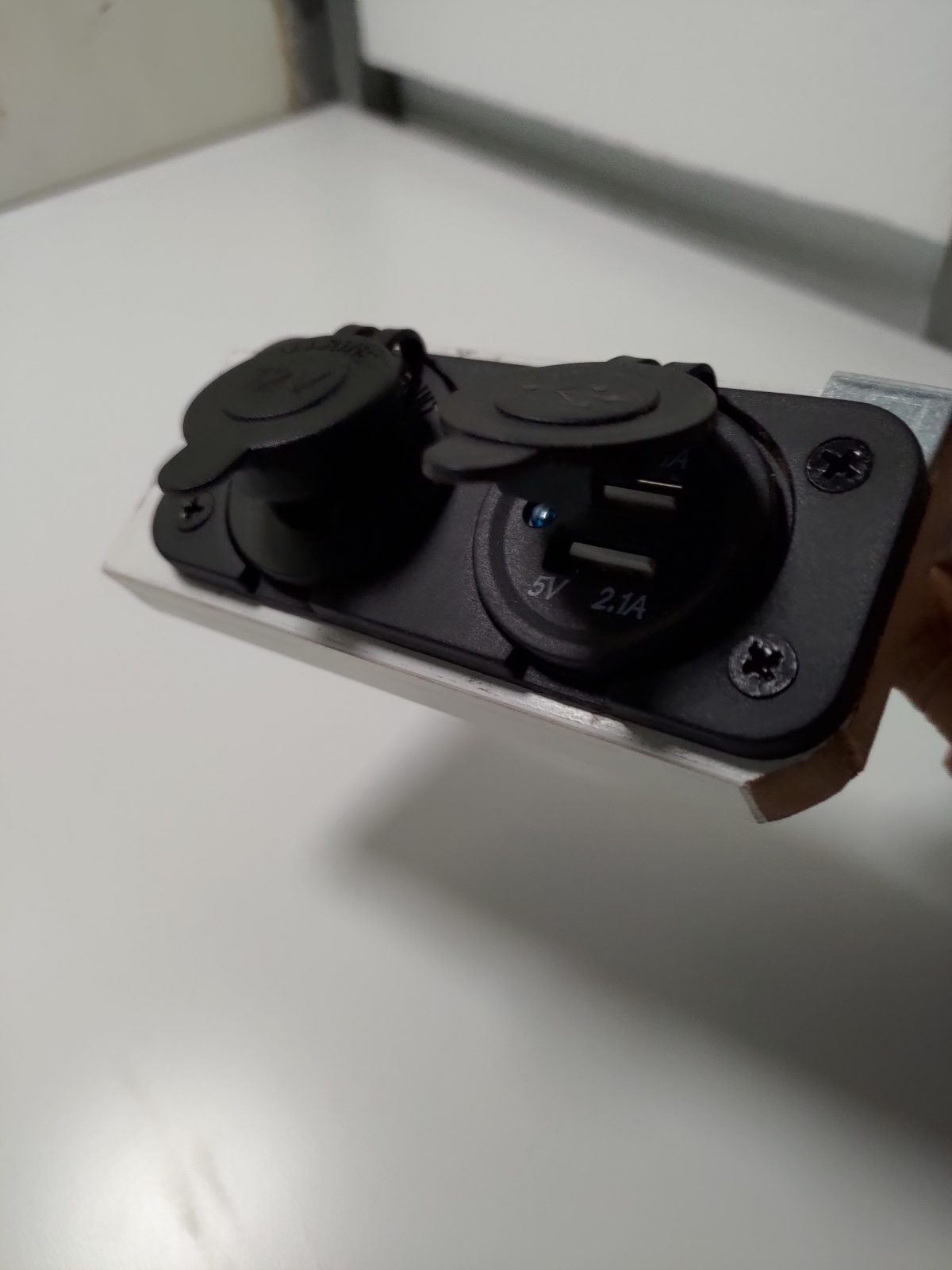 Fridge!! + power sockets – JJ Projects