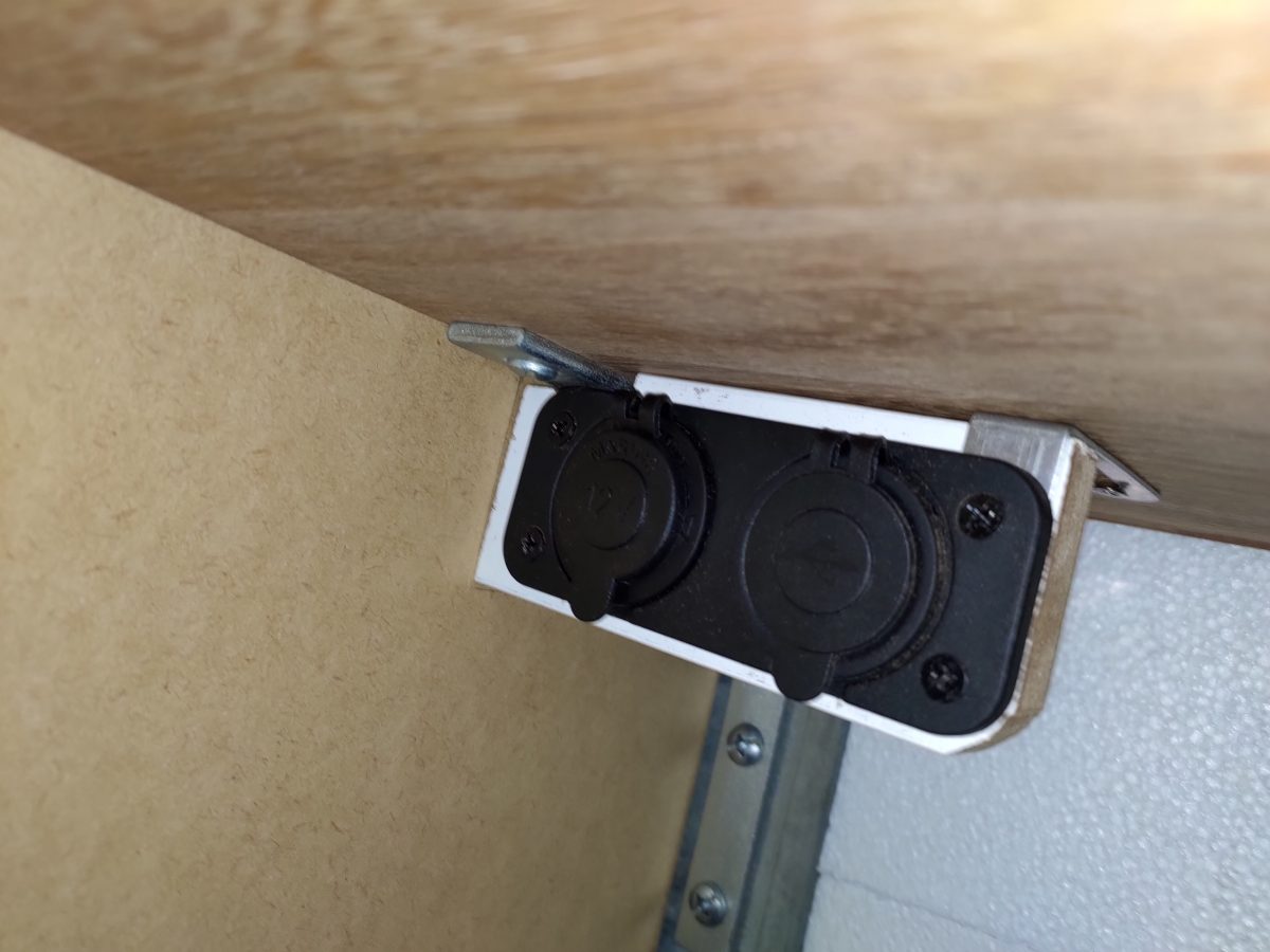 Fridge!! + power sockets – JJ Projects